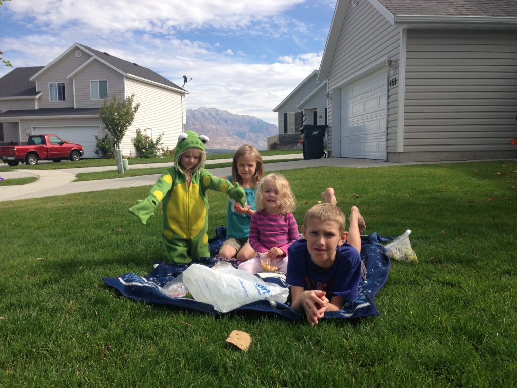 How to Build a Treeless Tree house – Part 1 – Footings and Deck – LRN2DIY