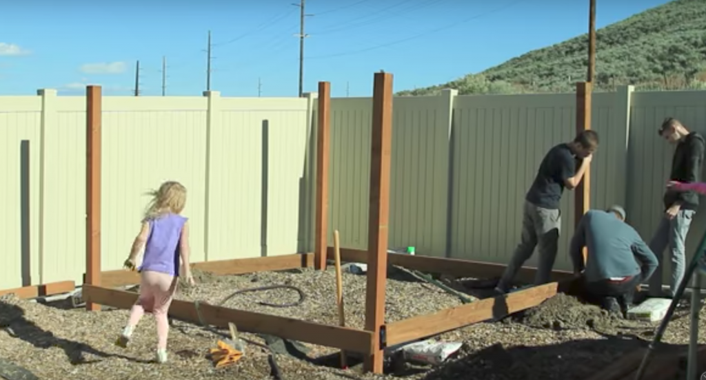 How to Build a Treeless Tree house – Part 1 – Footings and Deck – LRN2DIY