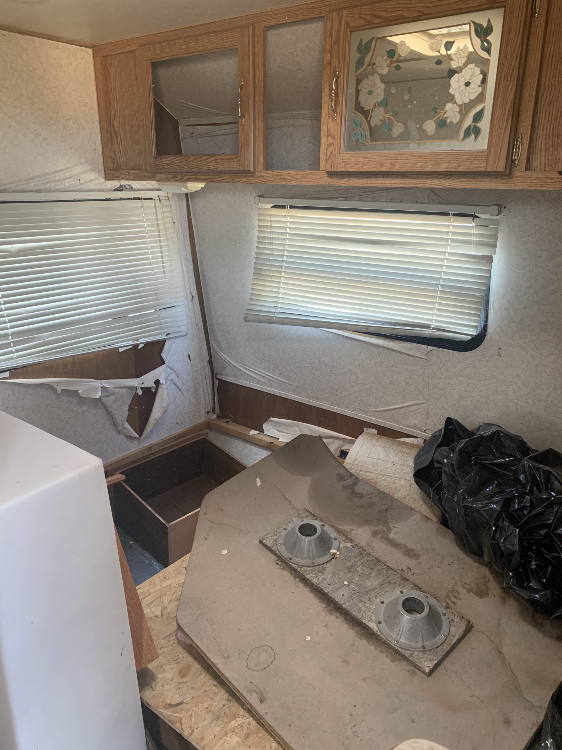 We bought a junk camping trailer for $500! – LRN2DIY