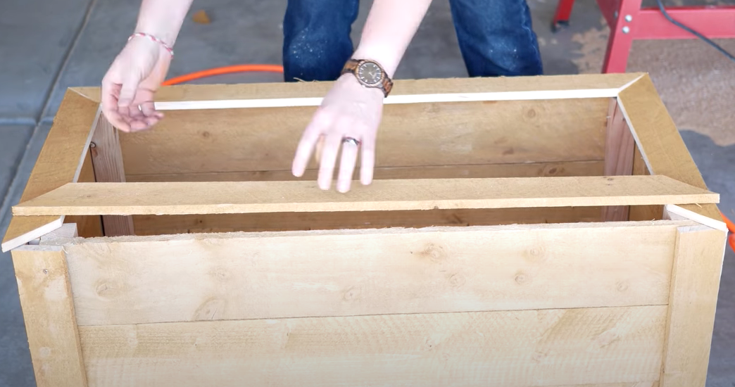 $23 DIY Planter Box – LRN2DIY